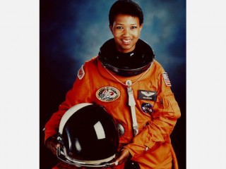 Mae Jemison biography, birth date, birth place and pictures