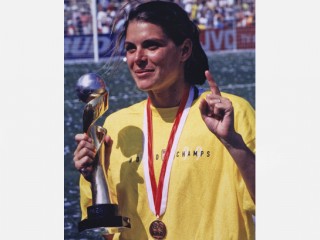 Mia Hamm biography, birth date, birth place and pictures